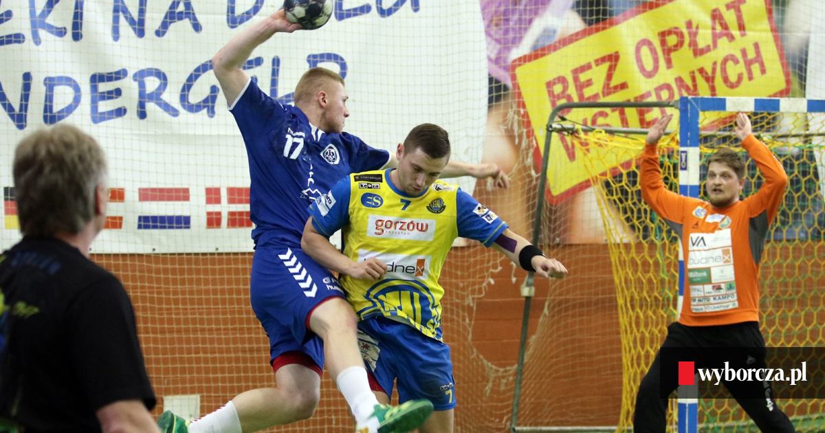 Niebieska kartka za lewego sierpowego. Nerwowe derby piłkarzy ręcznych ... Niebieska kartka za lewego sierpowego. Nerwowe derby piłkarzy ręcznych ...