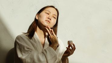 Skin Cycling to nowy trend beauty. Niweluje zmarszczki i trĂÂdzik, ale nie kaÄšĹşdy moÄšĹşe go uÄšĹşywaĂÂ